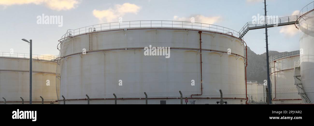 White petrochemical storage tanks or tank farm Stock Photo - Alamy