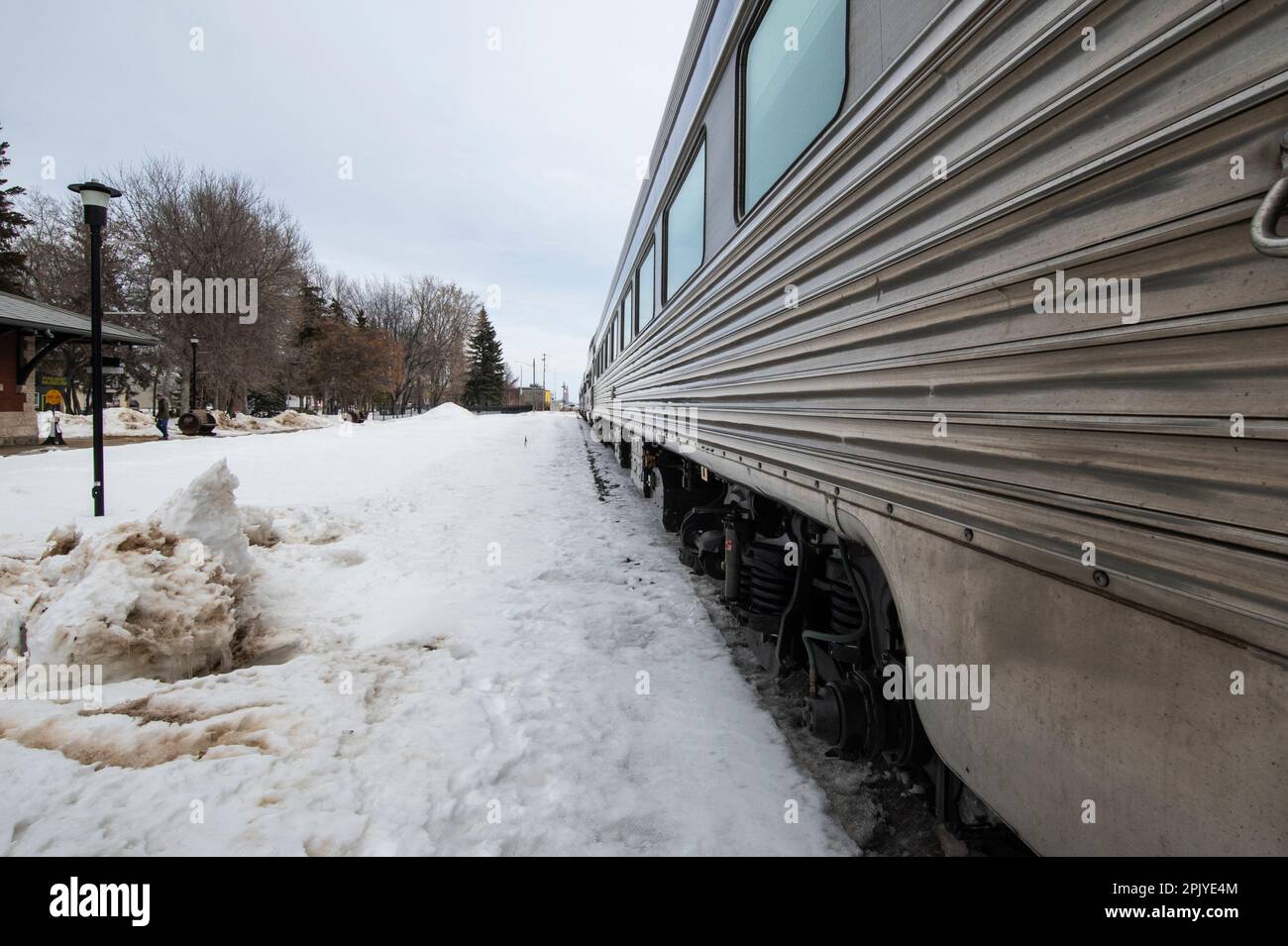 Green train stopped railway hi-res stock photography and images - Alamy