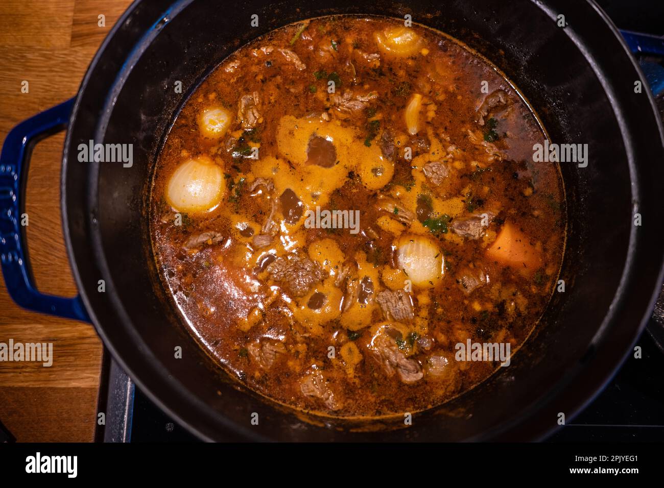 Pot of meat stew cooking Stock Photo - Alamy