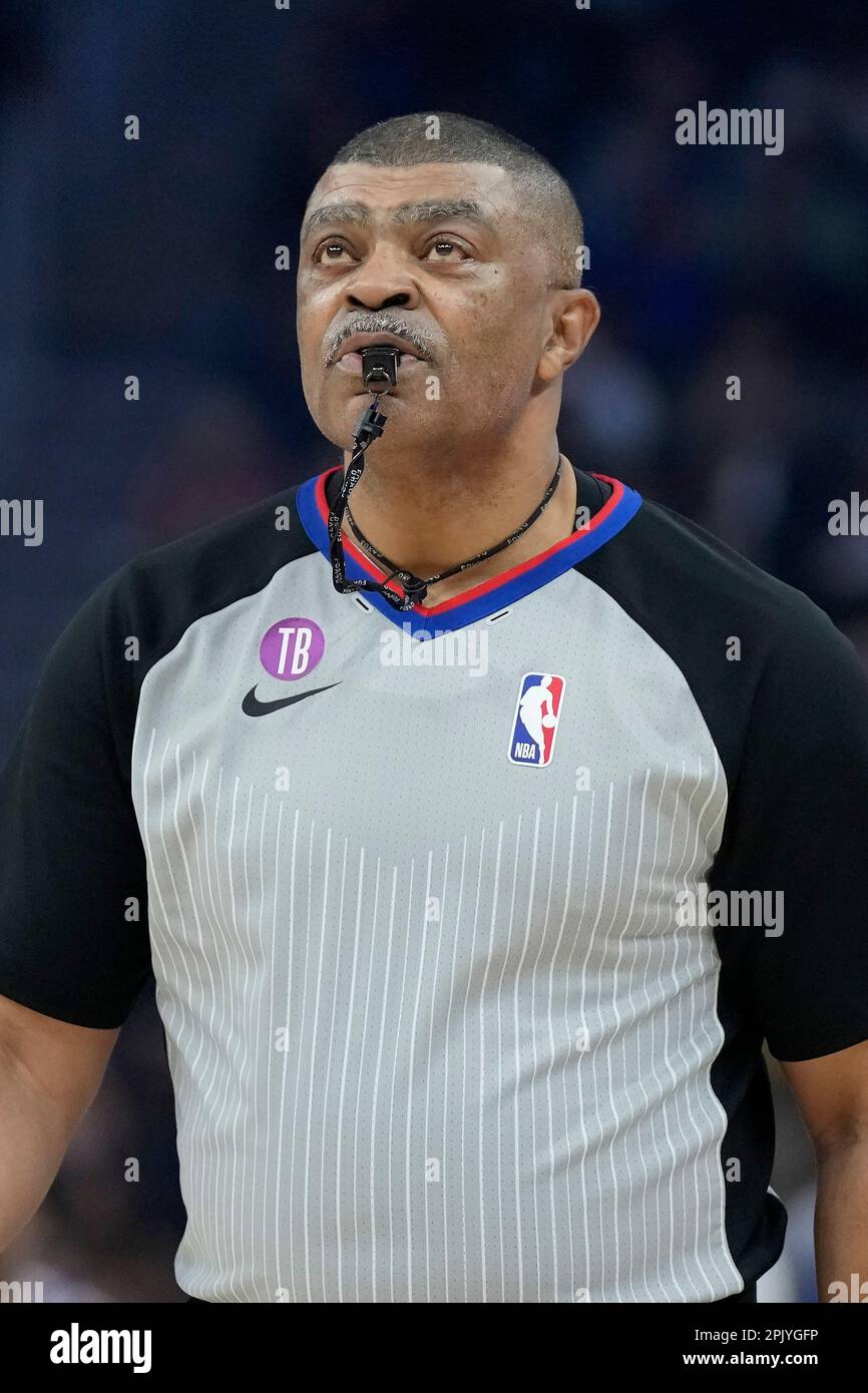 Referee Tony Brothers during an NBA basketball game between the Golden ...