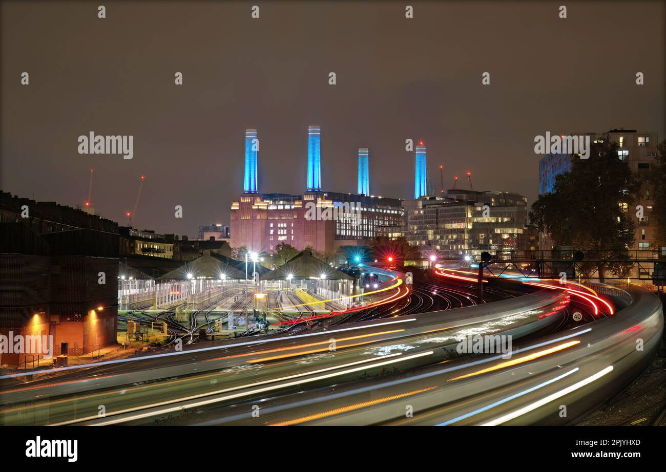 . Ebury Bridge at night over looking Battersea Power Station Stock ...
