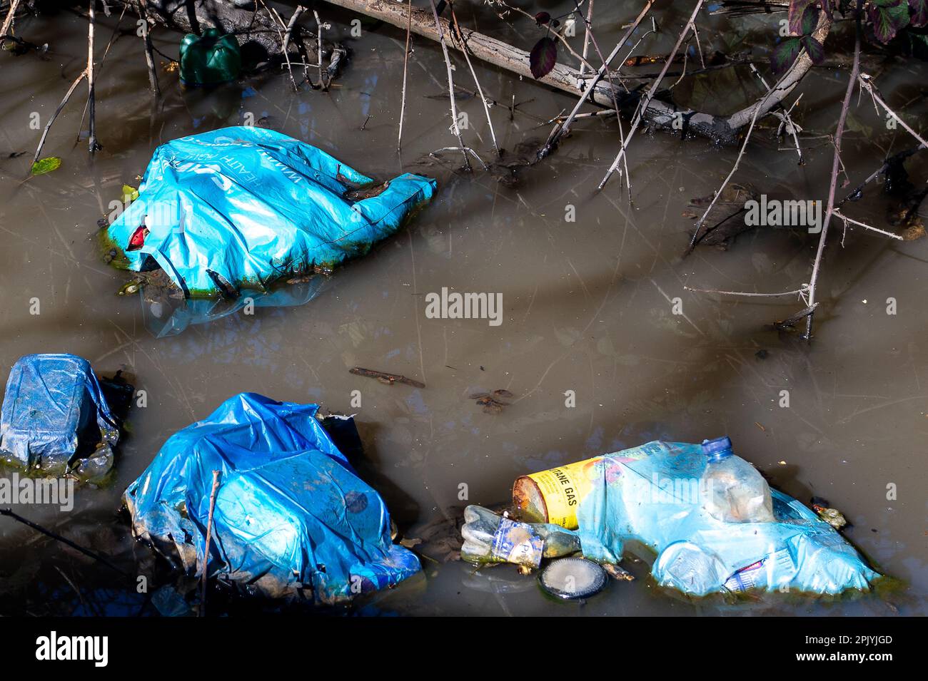 Denham, Buckinghamshire, UK. 4th April, 2023. Shocking amounts of fly ...