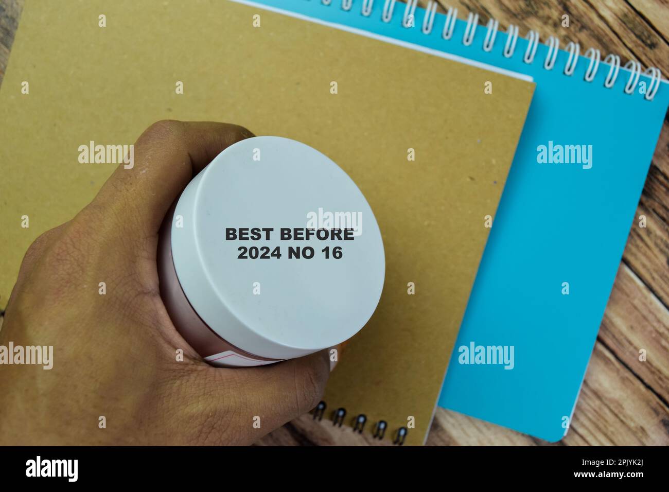 Best before see cap hi-res stock photography and images - Alamy