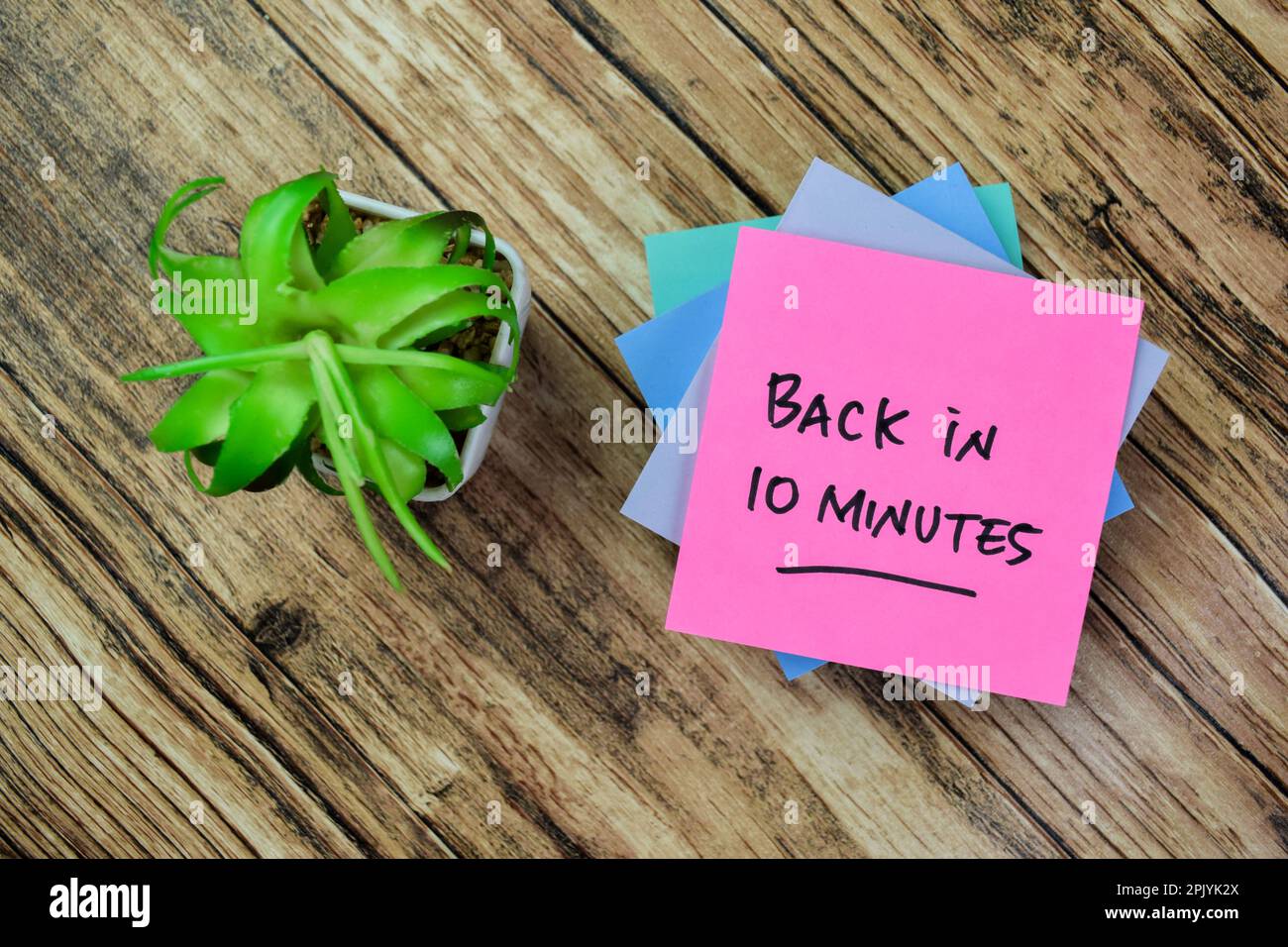 Back in 10 minutes sign hi-res stock photography and images - Alamy