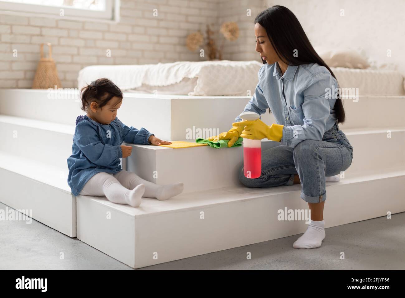 Asian mom washing child hi-res stock photography and images - Alamy