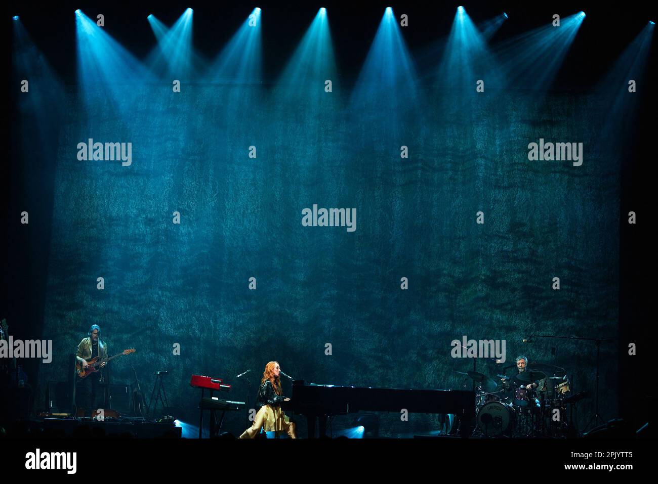 Tori amos bassist hi-res stock photography and images - Alamy