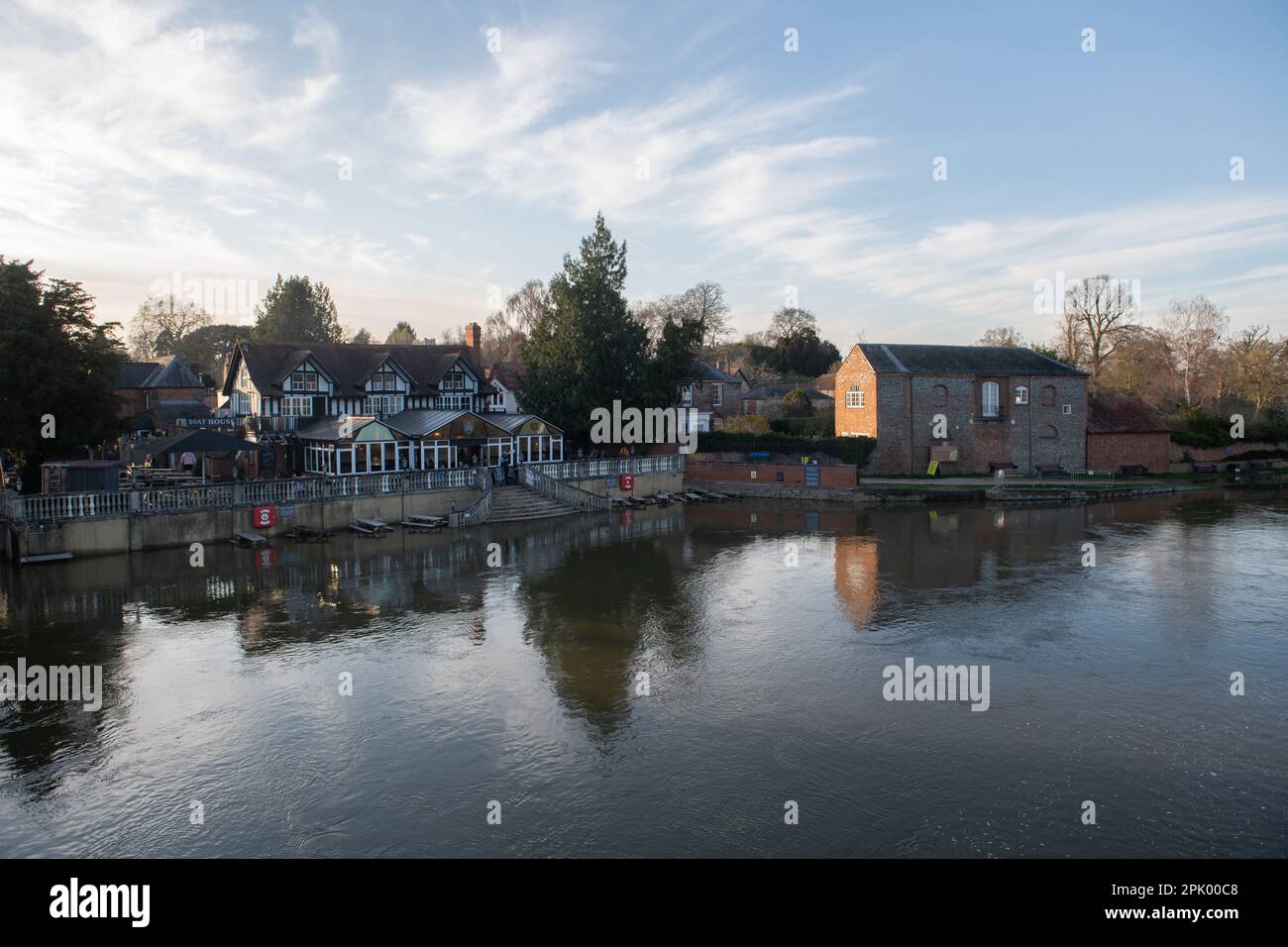River Thames flooded at Wallingford Stock Photo - Alamy