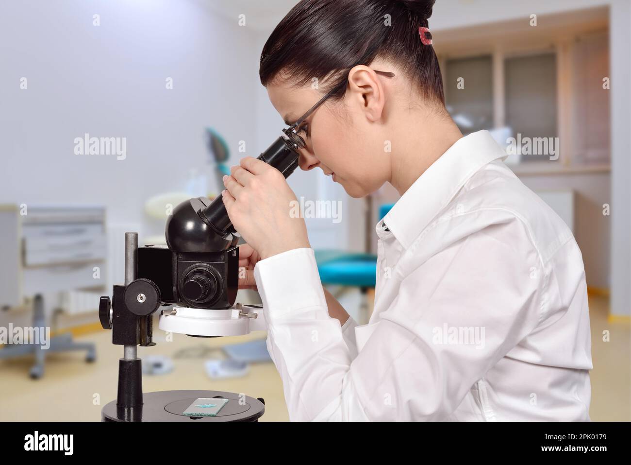 young female scientist looking through microscope in laboratory Stock Photo - Alamy