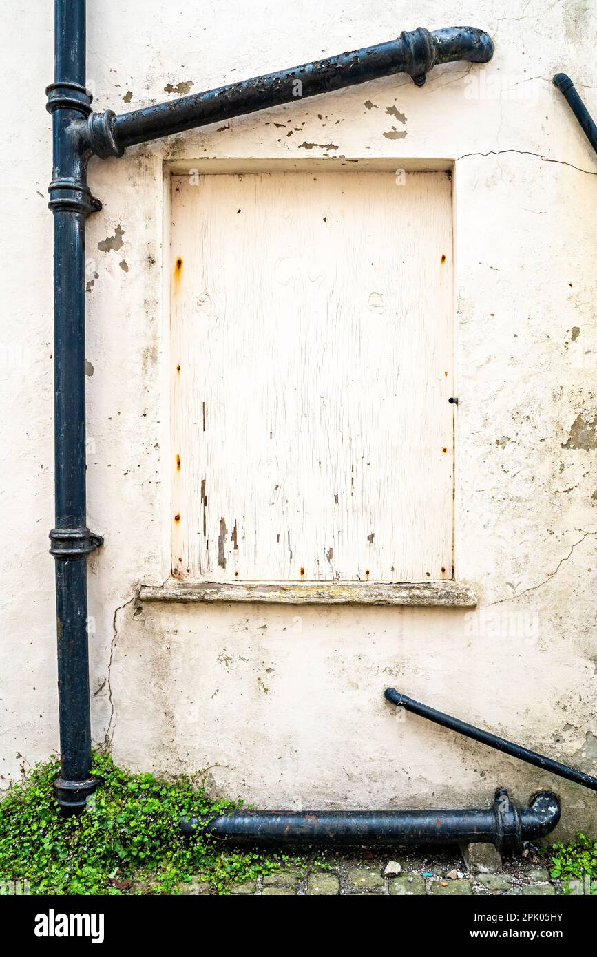 Blocked window of business premises Stock Photo - Alamy