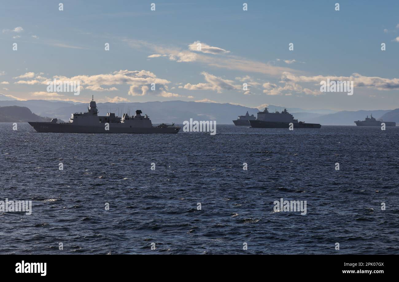 The Dutch frigate HNLMS De Ruyter with the amphipious assault ships ...