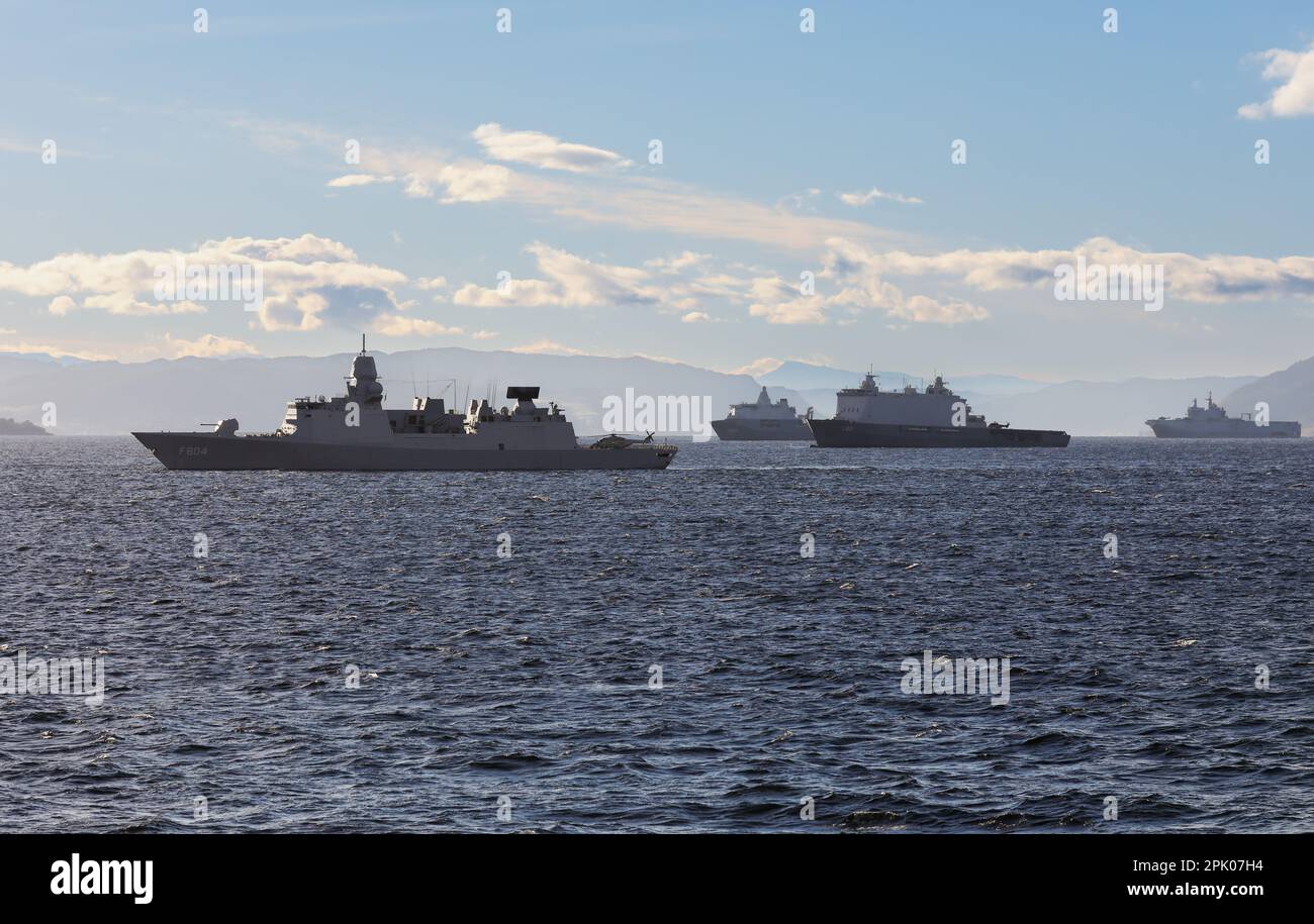 The Dutch frigate HNLMS De Ruyter with the amphipious assault ships ...