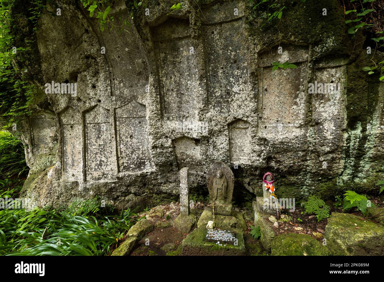 Risshakuji Temple, Yamadera temples, stone carvings "Midadou shrine ...