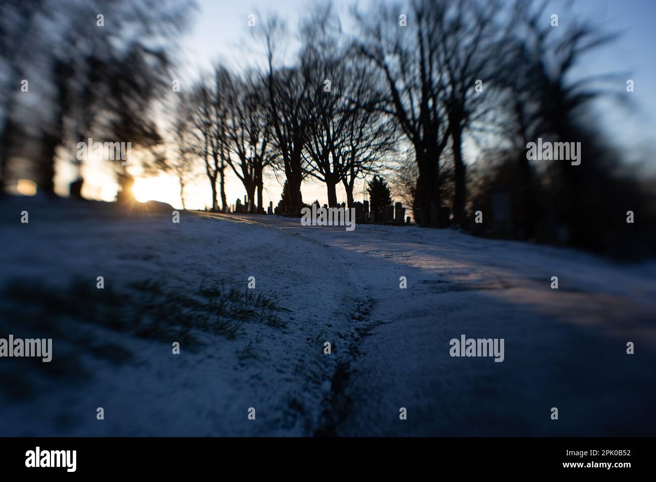 Frosty morning cemetery hi-res stock photography and images - Alamy