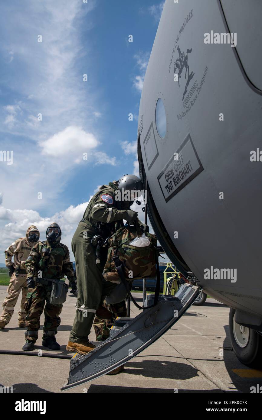 Aircrew eye and respiratory protection system hi-res stock photography ...