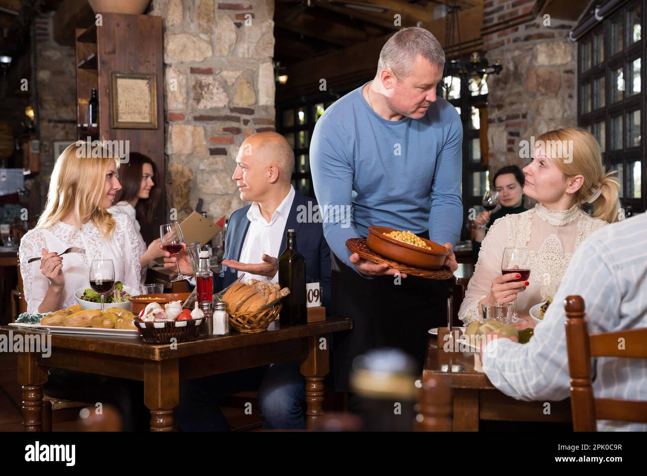 Visitors placing order hi-res stock photography and images - Alamy