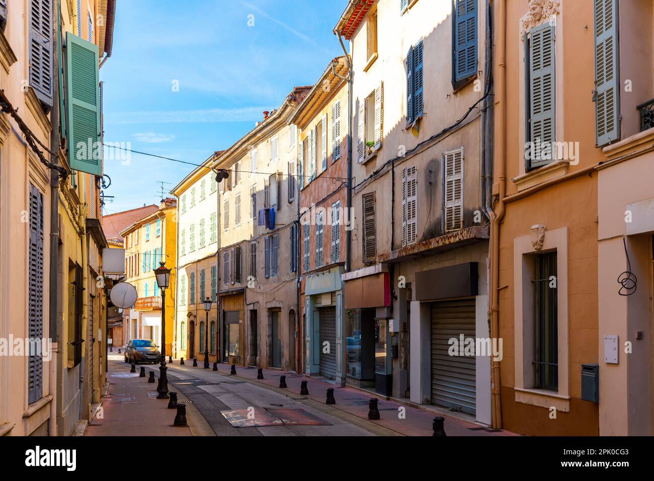 Typical narrow streets in small French township of Brignoles Stock ...
