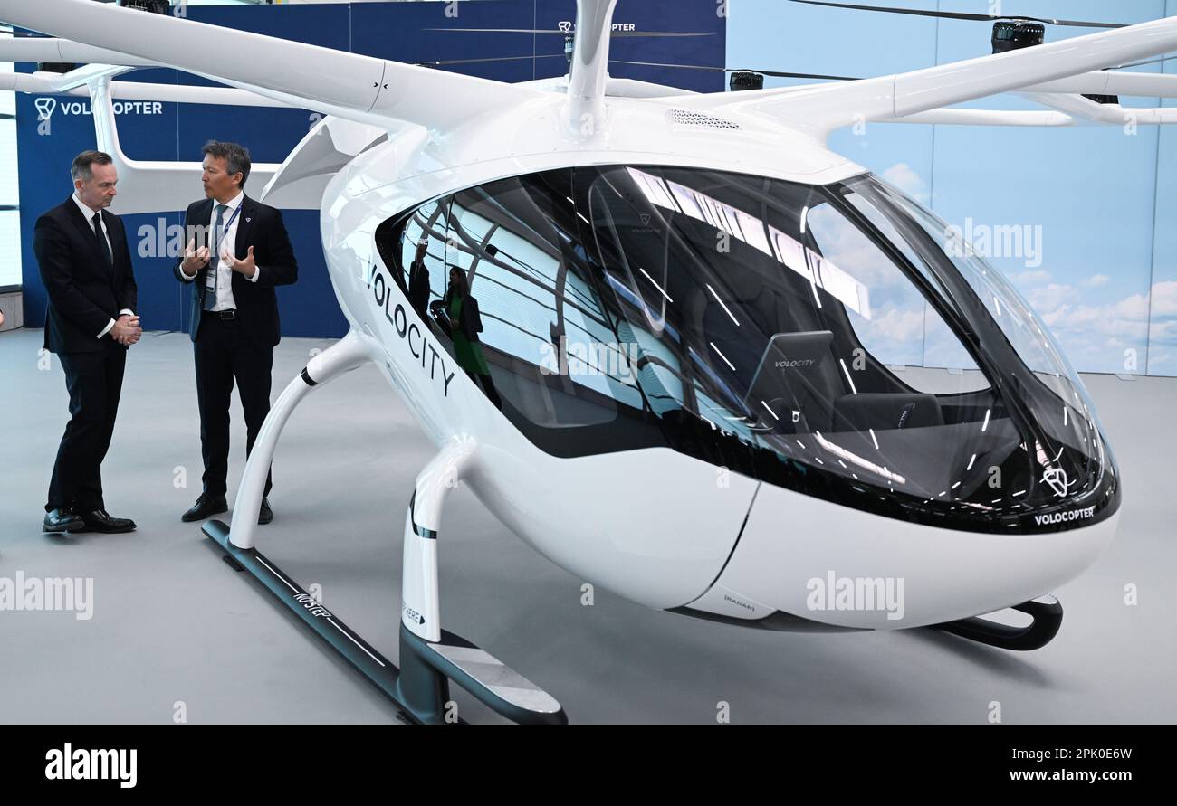 Bruchsal, Germany. 04th Apr, 2023. Volker Wissing (FDP, l), Federal ...