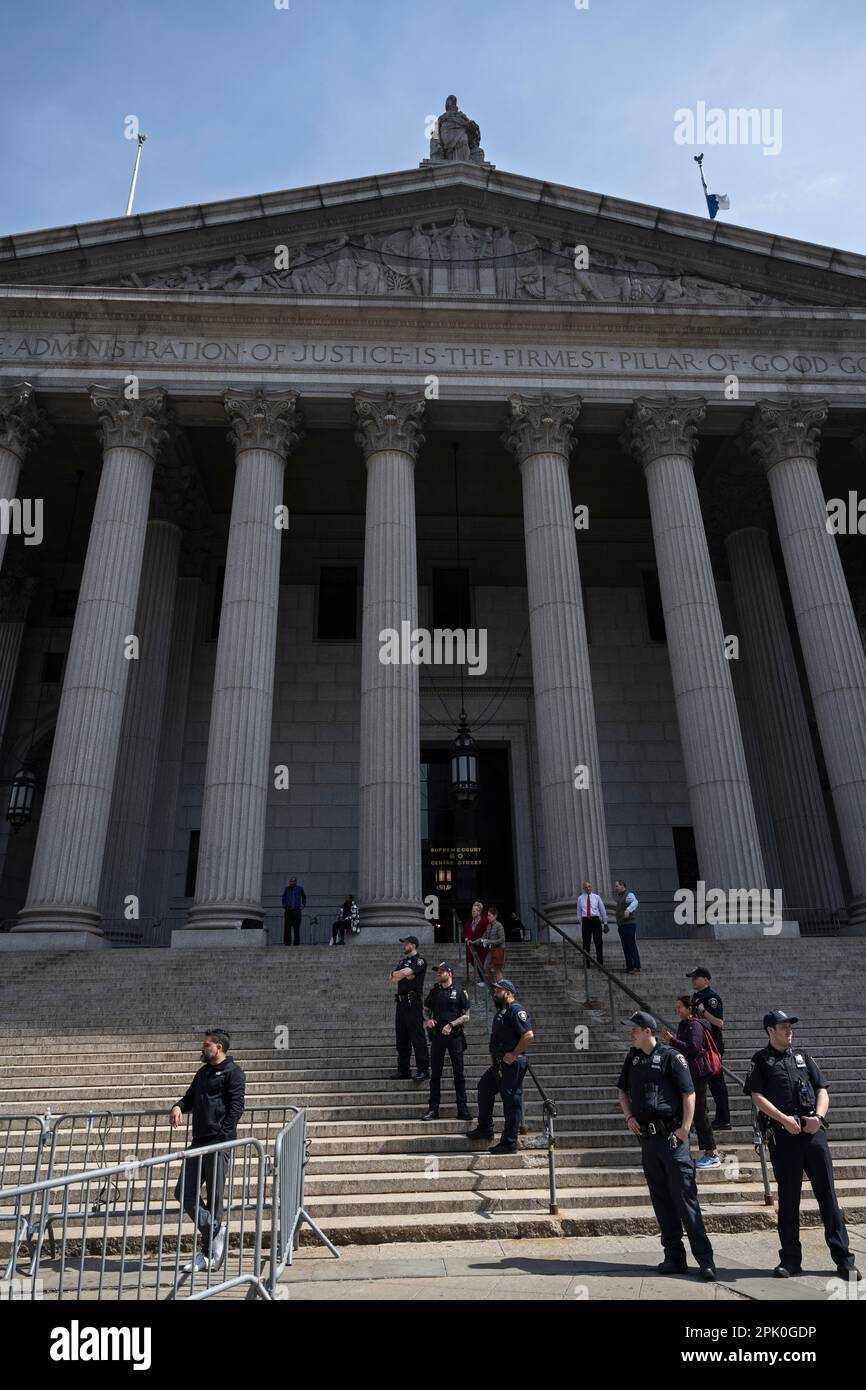 New York, USA 4 April 2023 Court security officers stand guard during ...