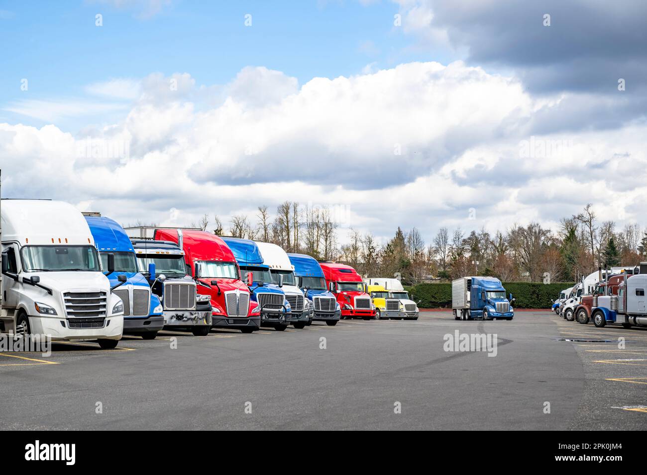 Industrial grade big rigs long hauler semi trucks with extended cabs ...