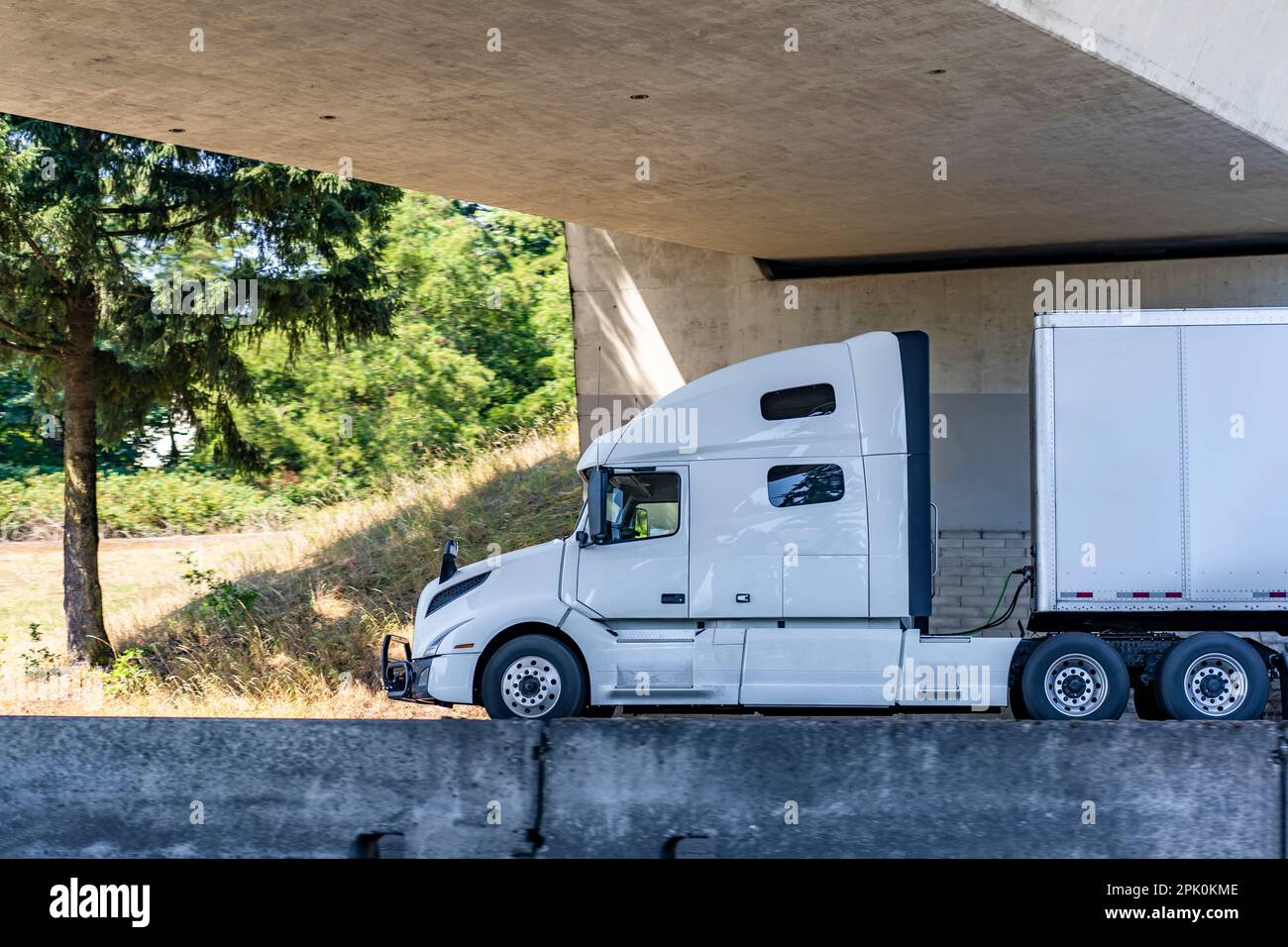 Side profile truck trailer hi-res stock photography and images - Alamy