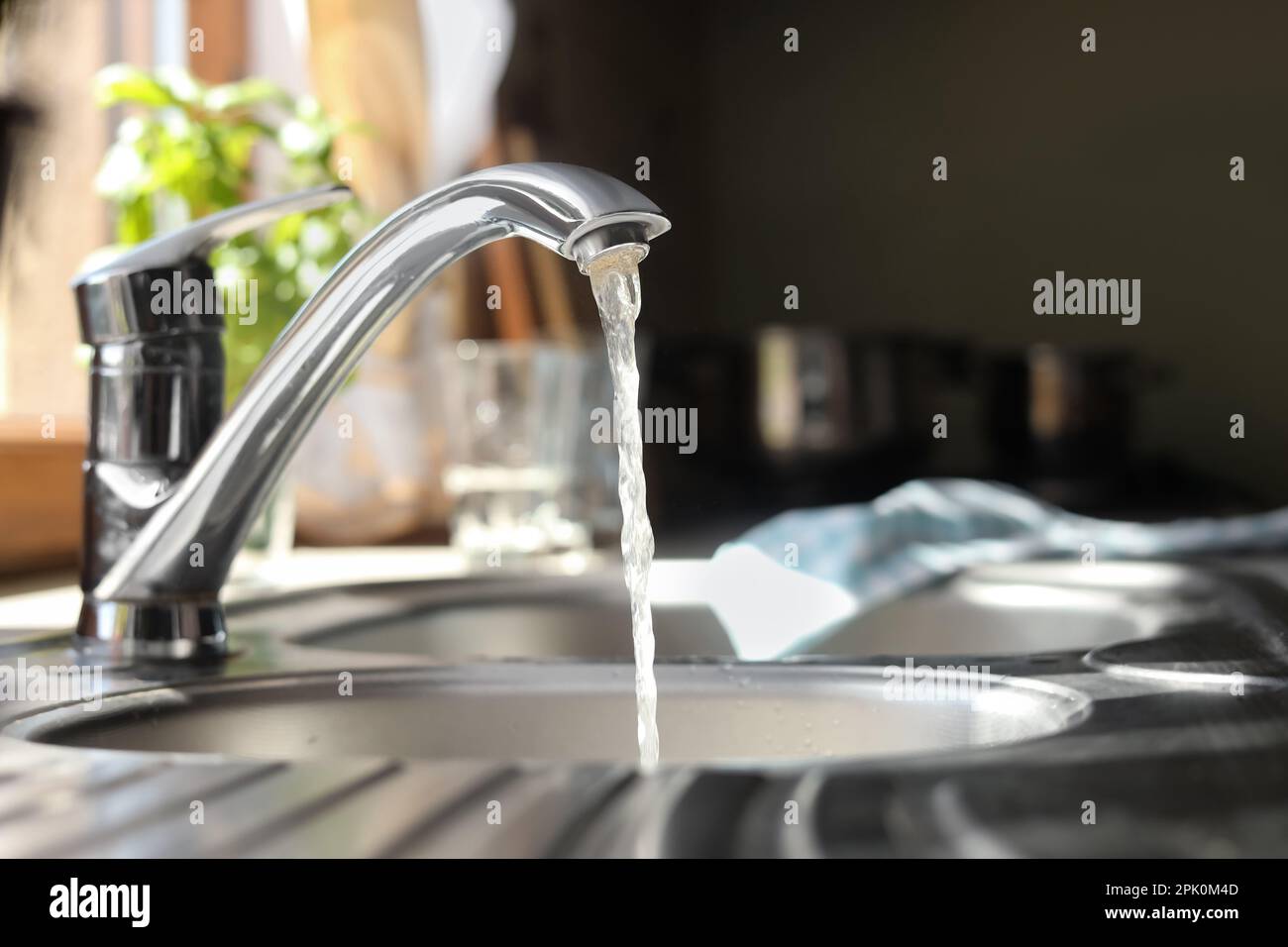 Running the tap hi-res stock photography and images - Alamy