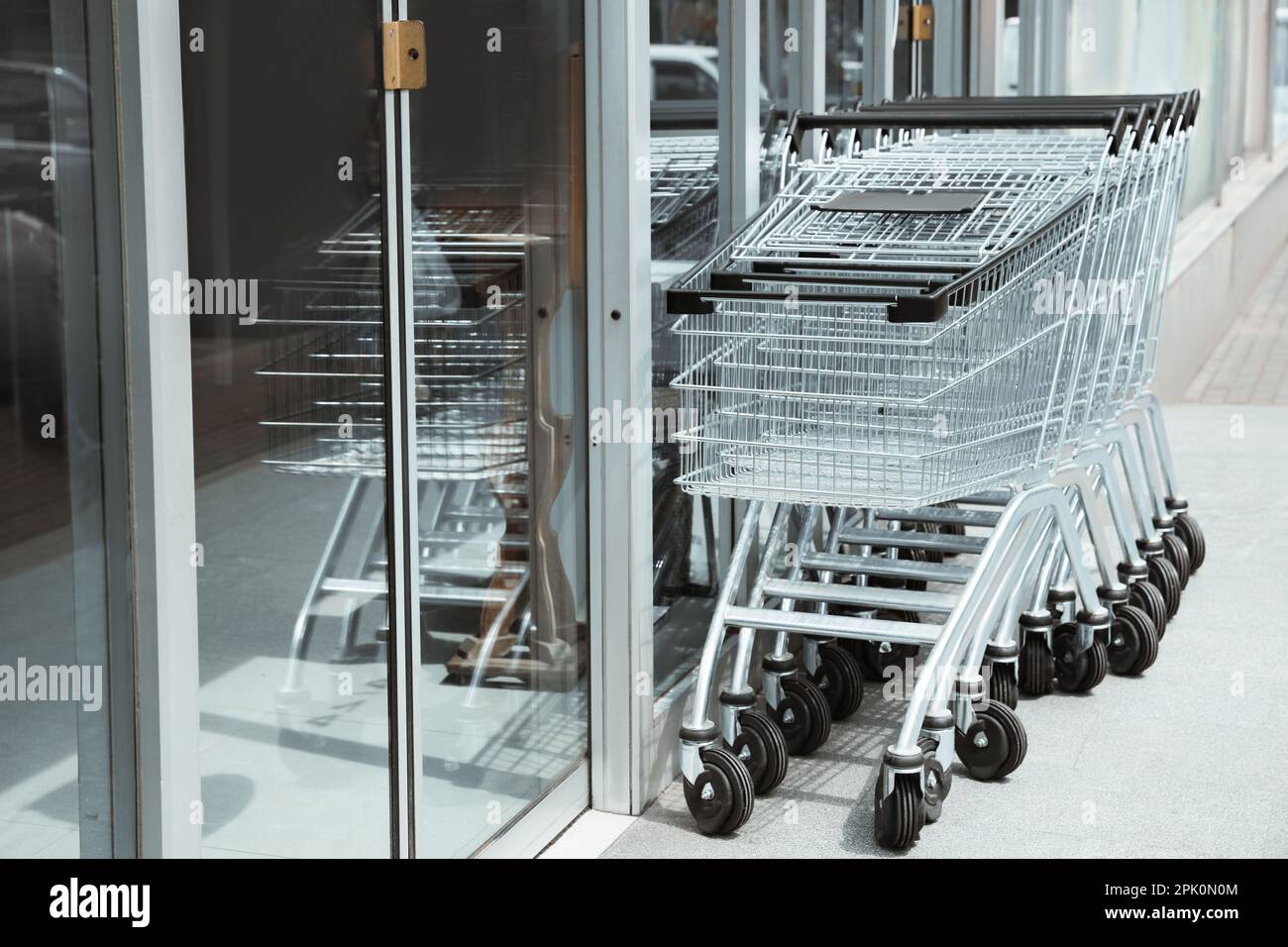 Stylish shopping carts hi-res stock photography and images - Alamy