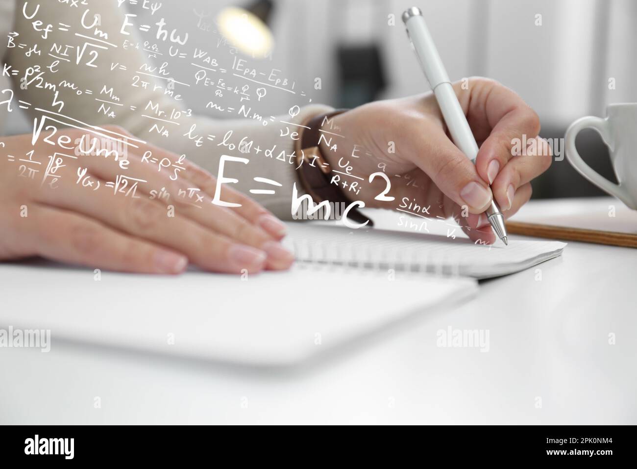 Ai writing academic paper hi-res stock photography and images - Alamy