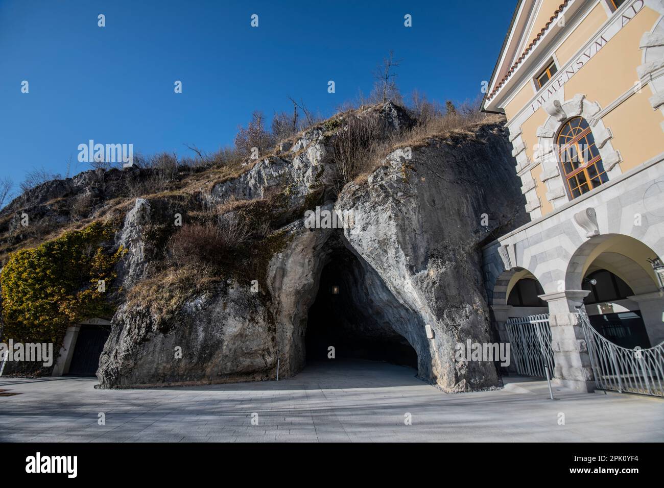 Postojna Cave (Postojnska Jama) entry gate. Slovenia Stock Photo - Alamy