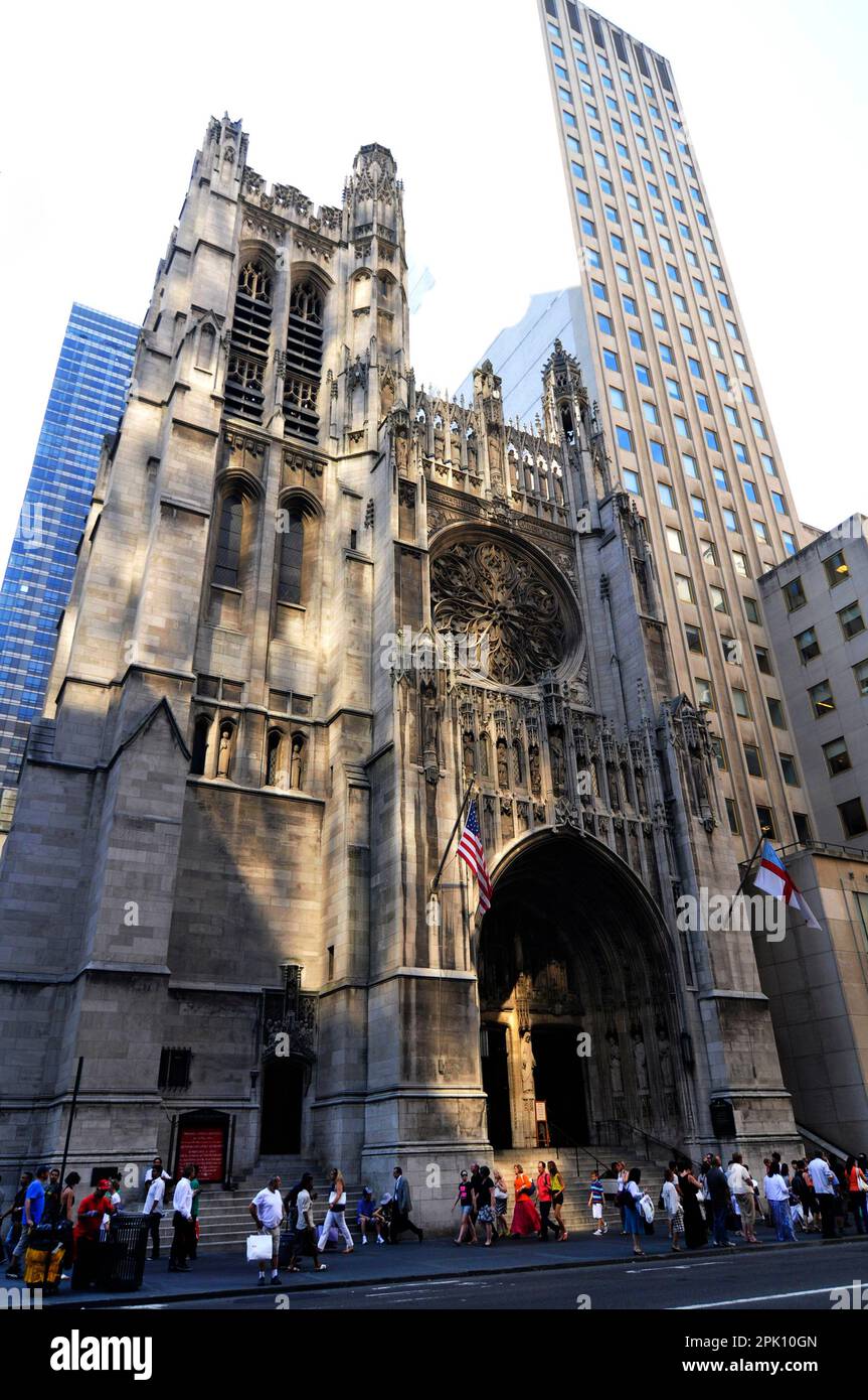 St. Thomas church in Midtown Manhattan, New York City, USA Stock Photo - Alamy
