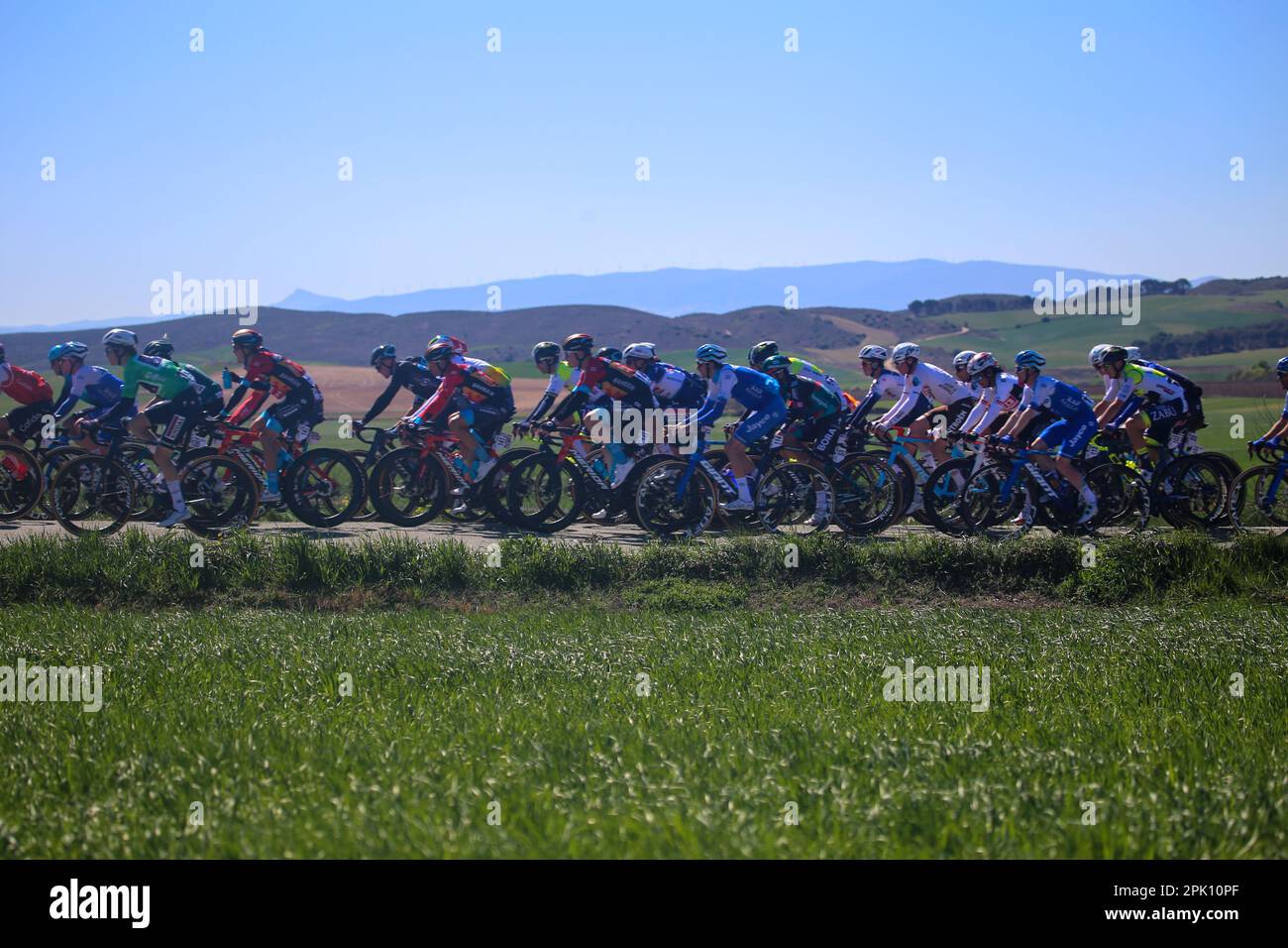 Torres del Rio, Spain. 04th Apr, 2023. The leading peloton pulling the ...