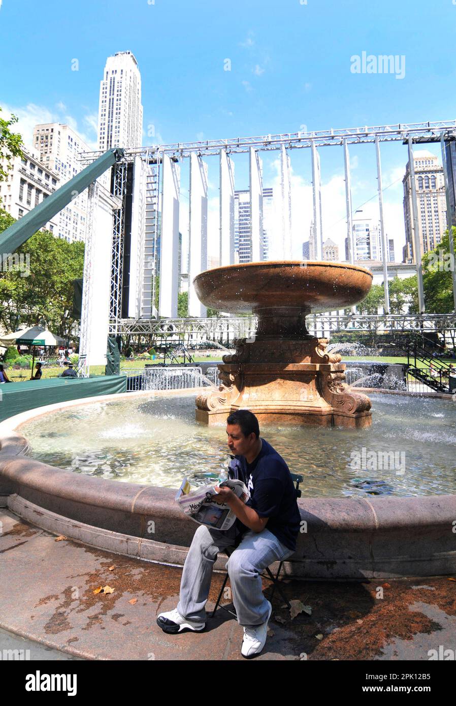 A water fountain in Bryant park, Manhattan, New York City Stock Photo ...