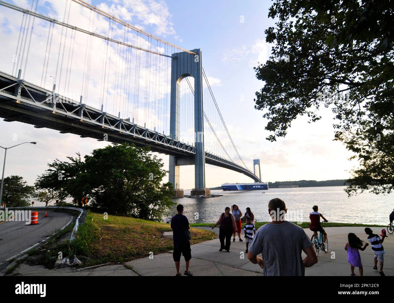 The Verrazzano bridge as seen from the Bay Ridge Promenade in Brooklyn ...
