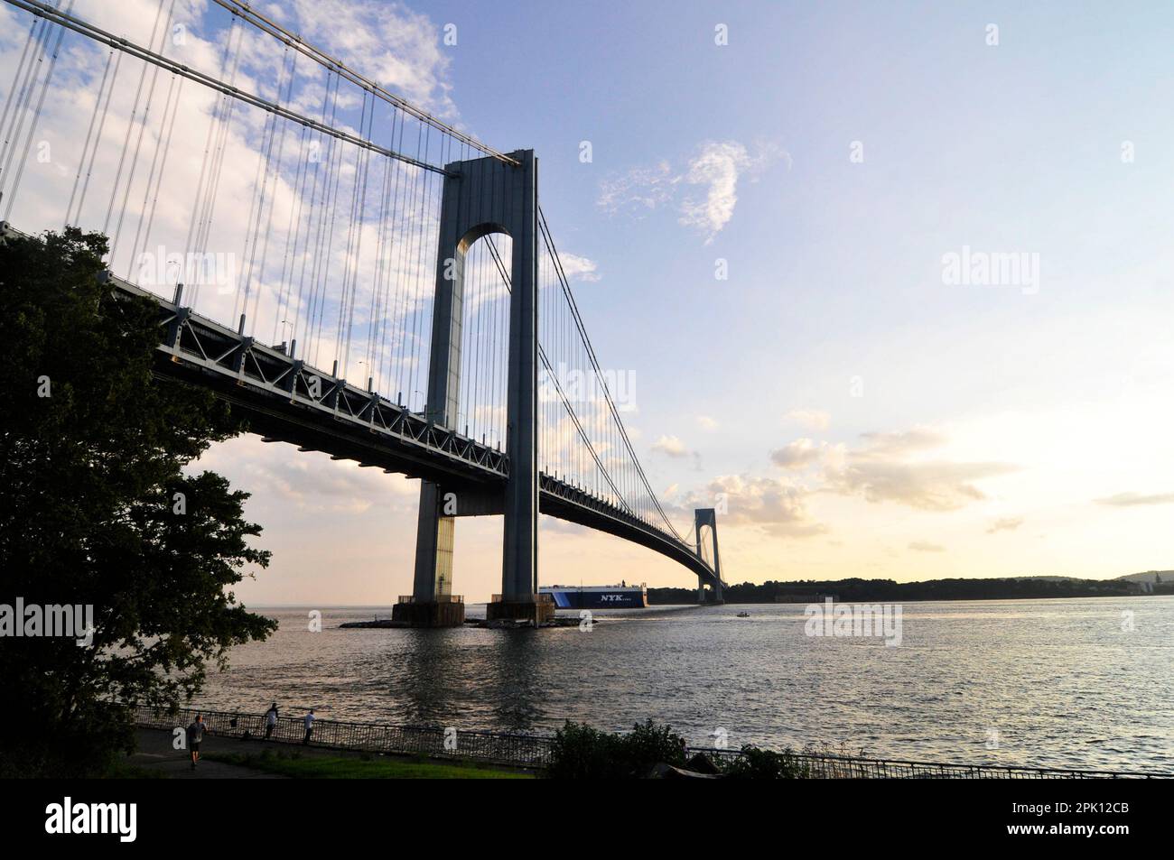 The Verrazzano bridge as seen from the Bay Ridge Promenade in Brooklyn ...