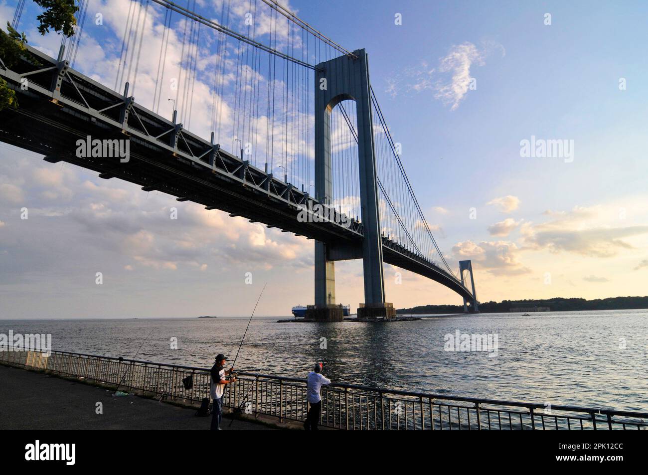 The Verrazzano bridge as seen from the Bay Ridge Promenade in Brooklyn ...