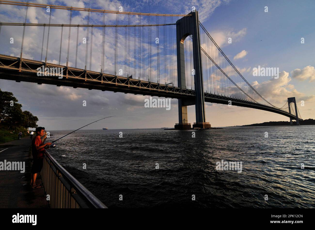 The Verrazzano bridge as seen from the Bay Ridge Promenade in Brooklyn ...
