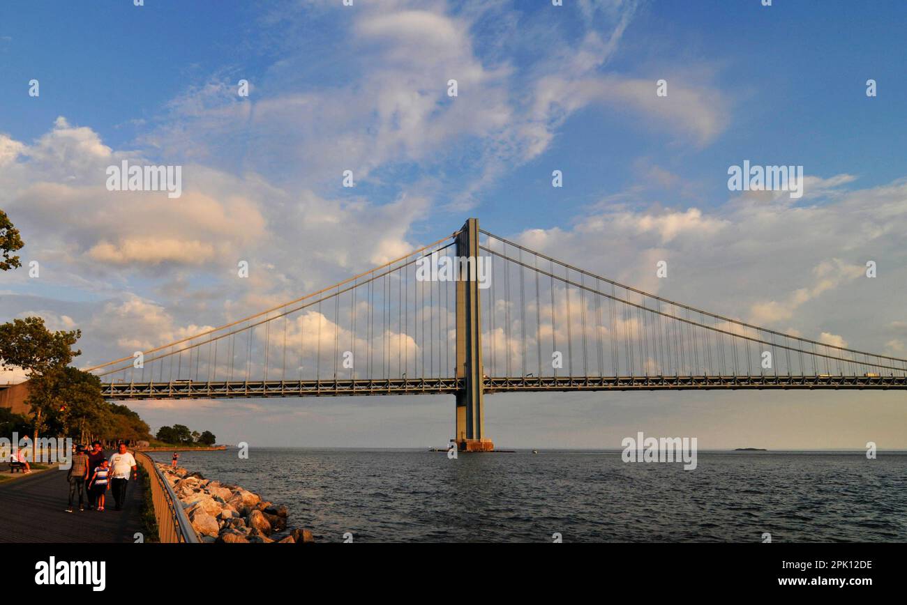 The Verrazzano bridge as seen from the Bay Ridge Promenade in Brooklyn ...