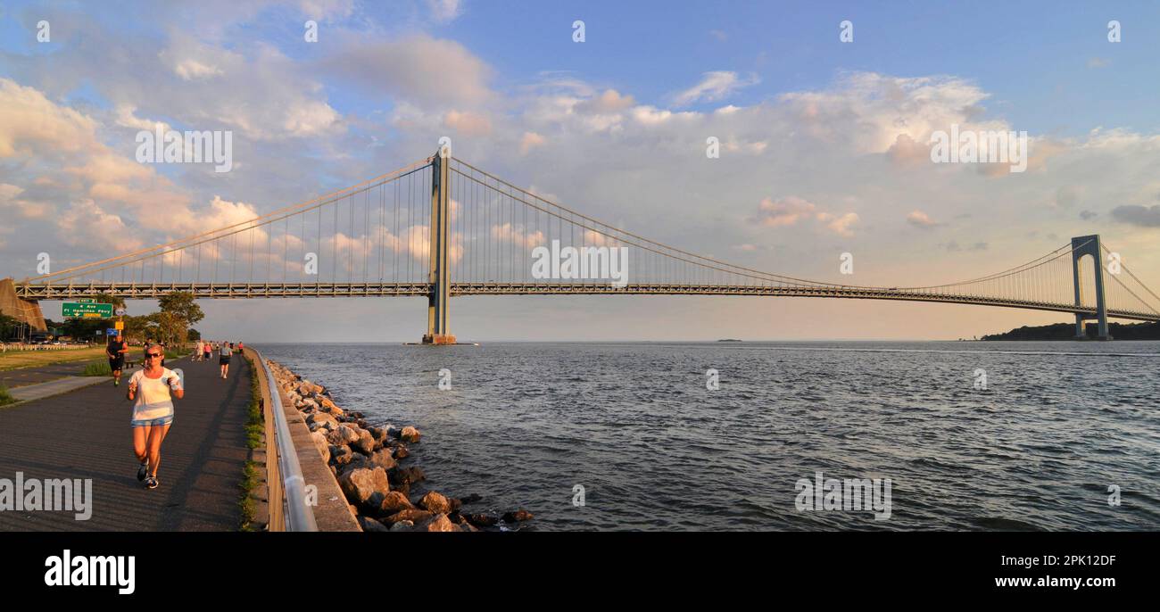 The Verrazzano bridge as seen from the Bay Ridge Promenade in Brooklyn ...