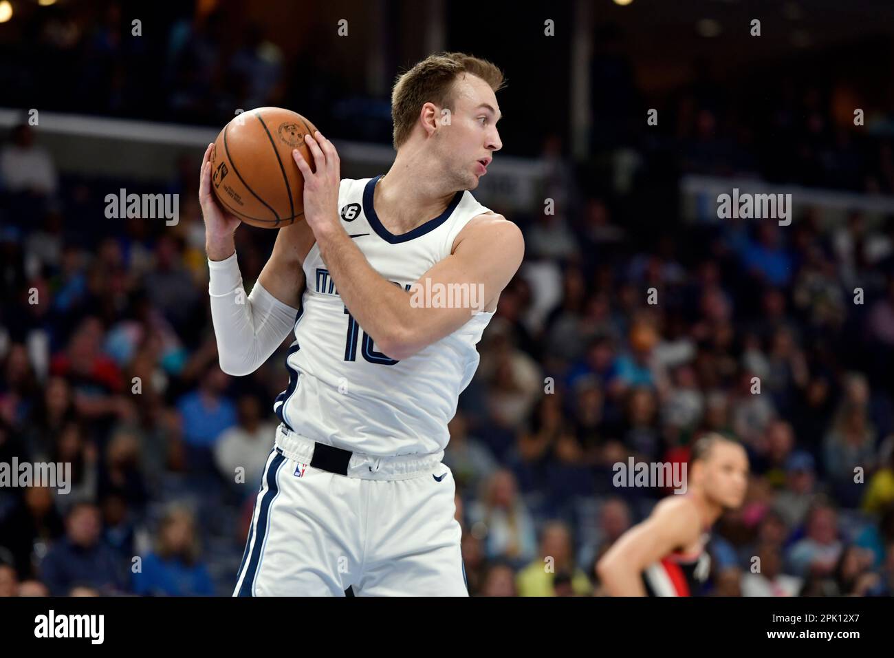Memphis Grizzlies guard Luke Kennard (10) handles the ball in the first ...