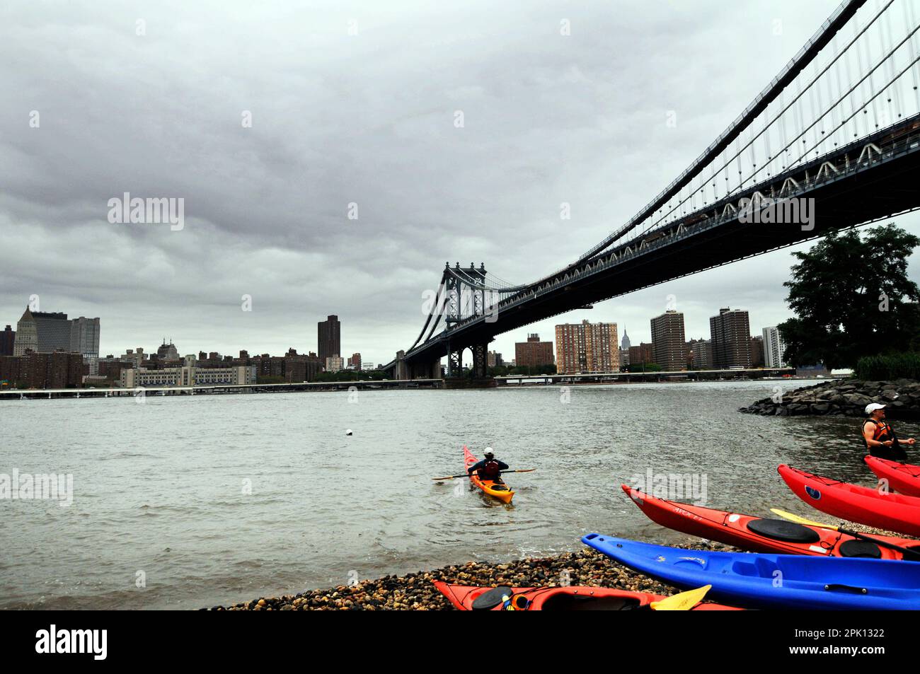 Nyc outdoor kayaking hi-res stock photography and images - Alamy