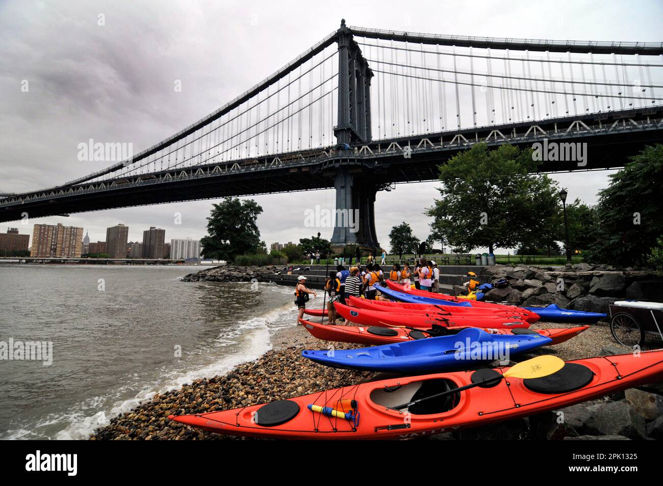 Nyc outdoor kayaking hi-res stock photography and images - Alamy