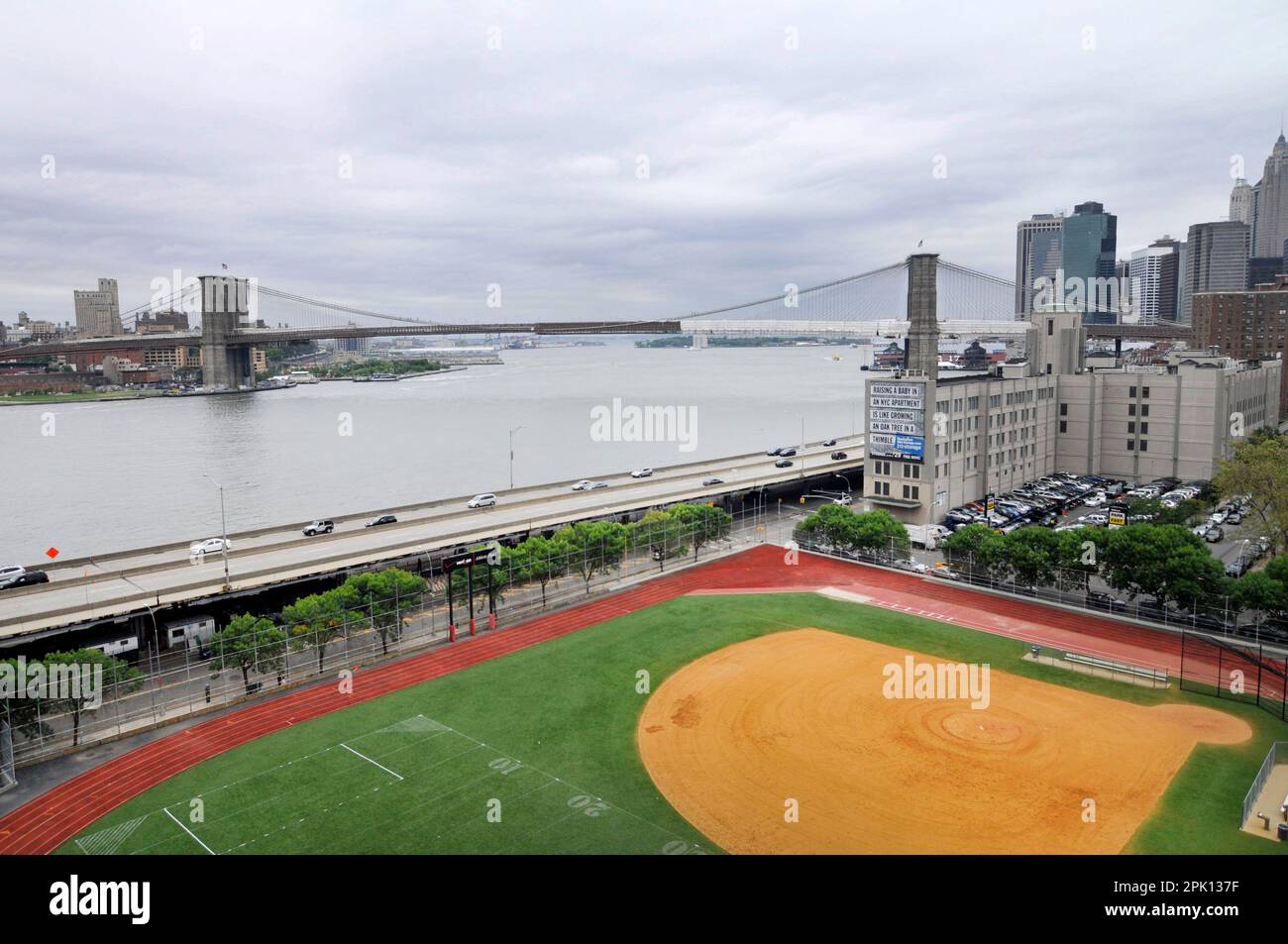 A view of Manhattan and the FDR Drive as seen from the Manhattan Bridge ...
