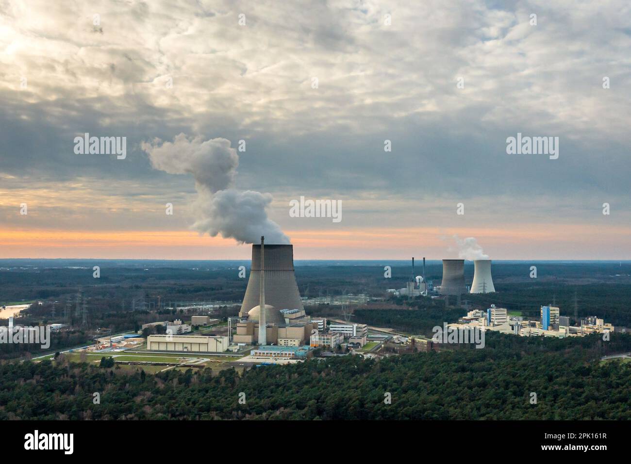 Lingen, Germany. 04th Apr, 2023. The Emsland nuclear power plant ...