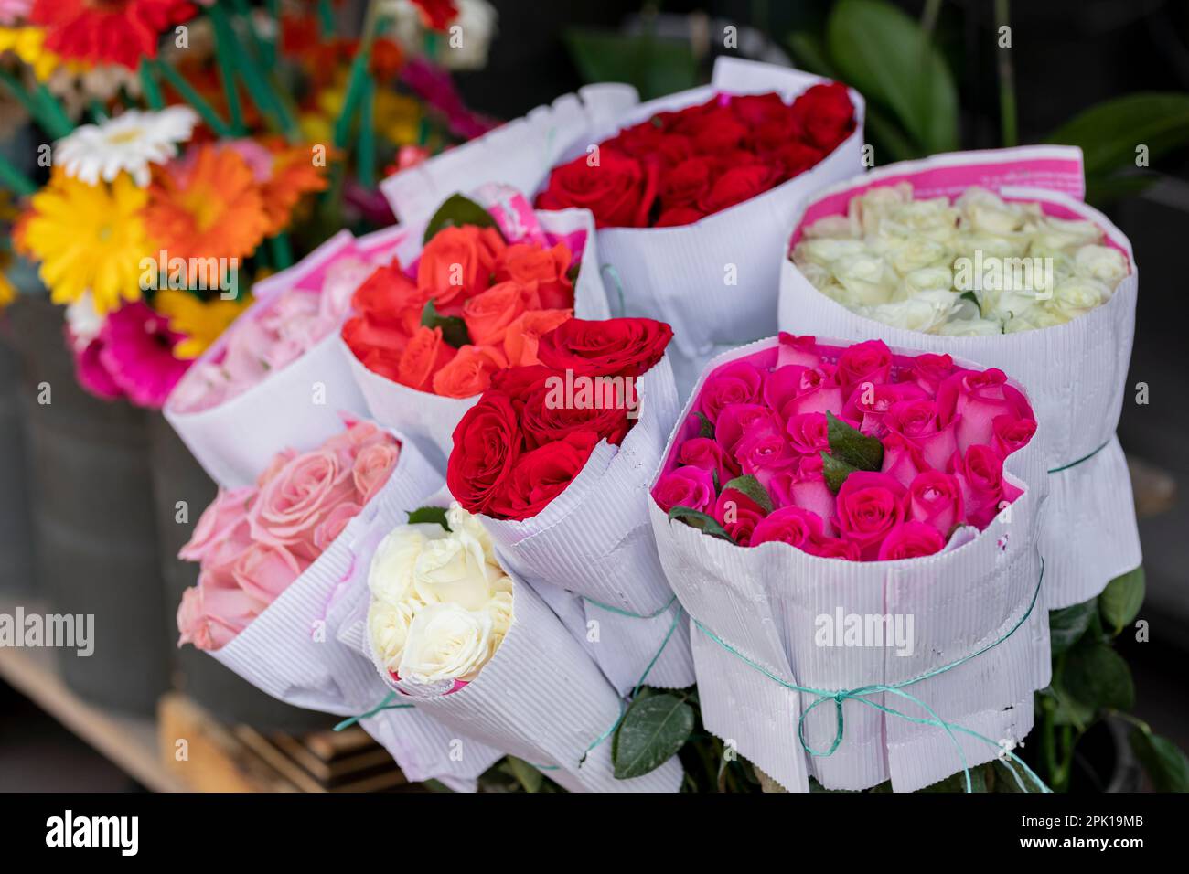 Bouquets of Roses for sale in a market in Mexico City Stock Photo - Alamy