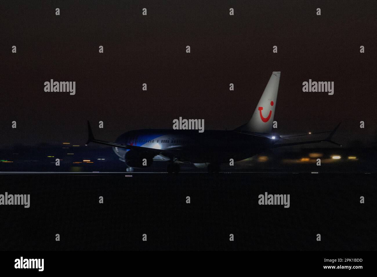 SCHIPHOL - A TUI plane takes off from Schiphol. The airport wants to ...