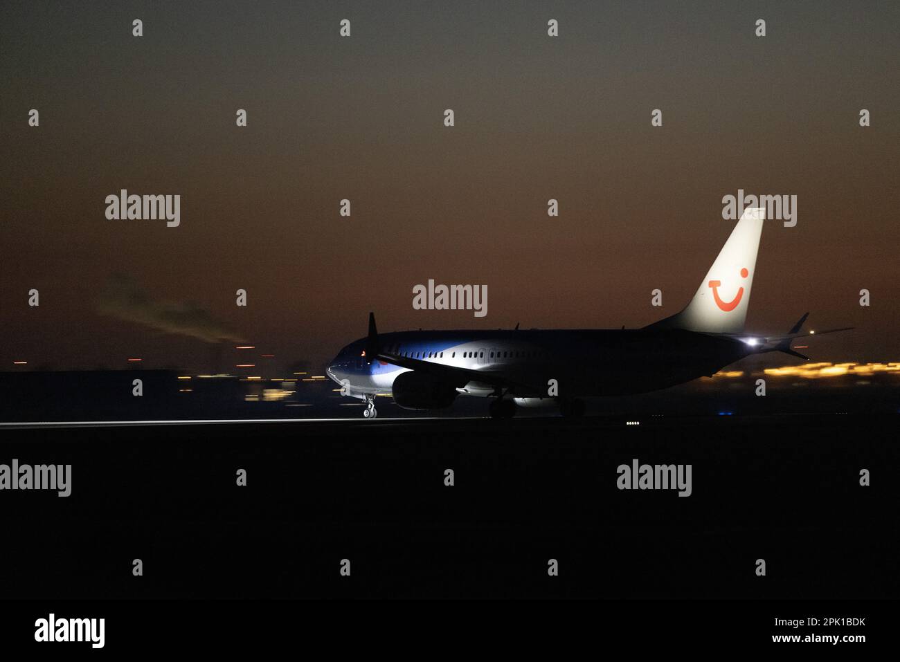 SCHIPHOL - A TUI plane takes off from Schiphol. The airport wants to ...