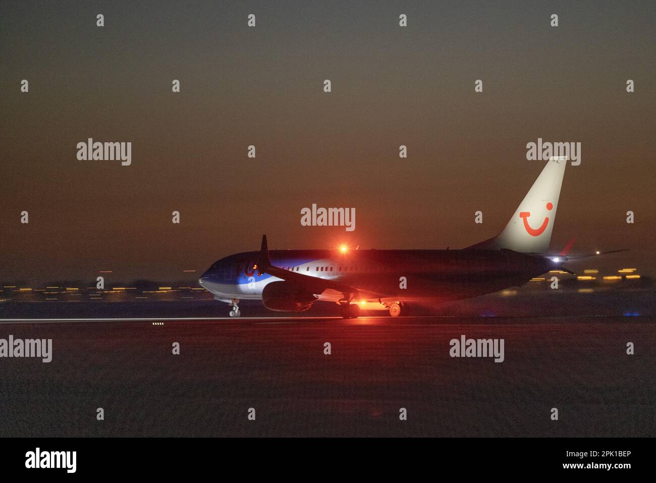 SCHIPHOL - A TUI plane takes off from Schiphol. The airport wants to ...