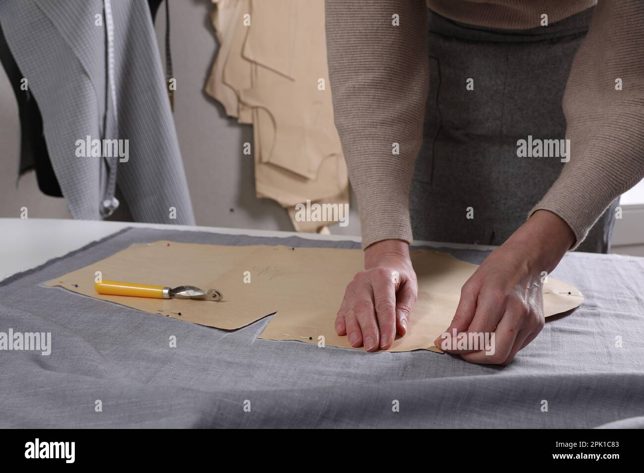 Pinning fabric hi-res stock photography and images - Alamy