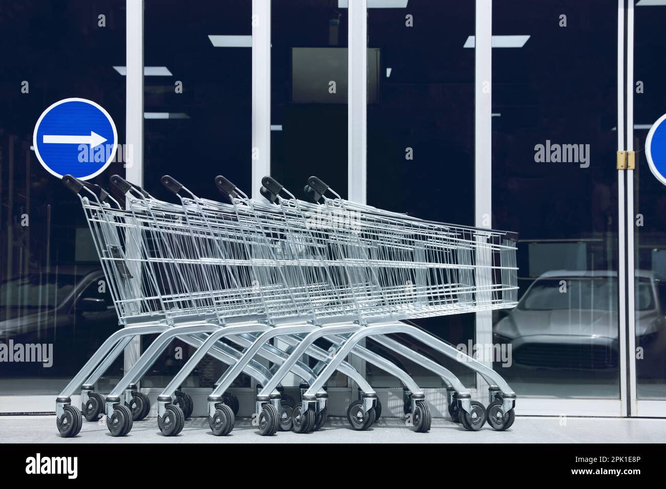 Stylish shopping carts hi-res stock photography and images - Alamy