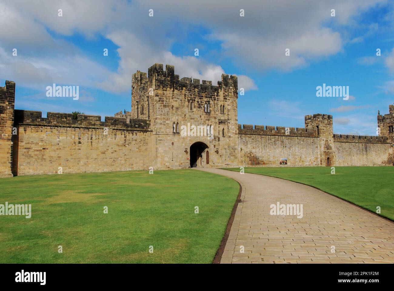 Alnwick Castle in Alnwick, England Stock Photo - Alamy