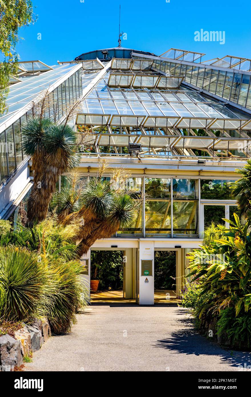 Nice, France - July 30, 2022: Parc Phoenix Park botanic and zoology ...